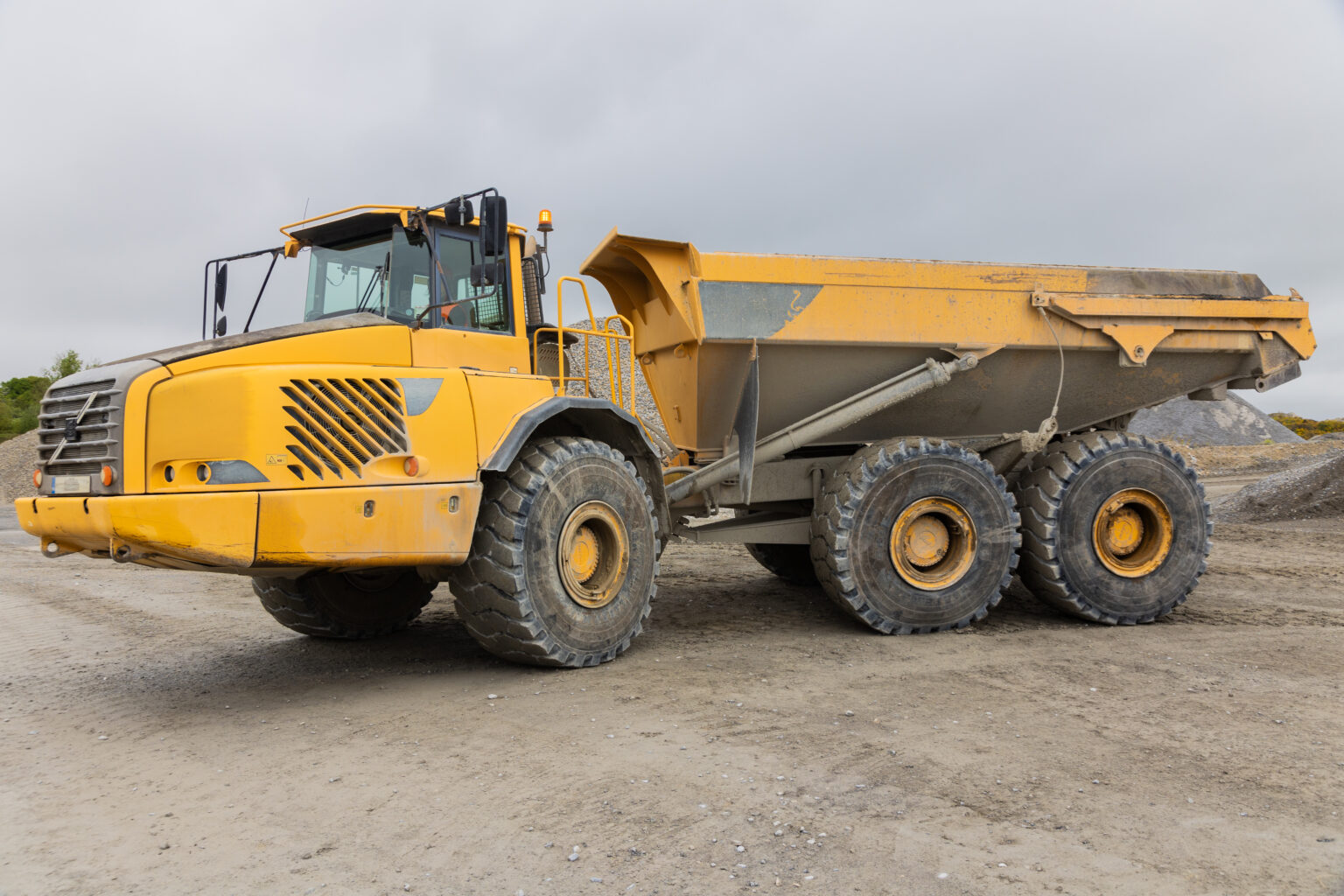 Articulated Dump Trucks: Features and Future Developments | BKT Tires